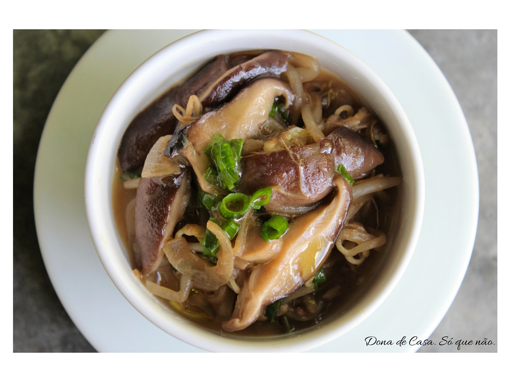 Shitake na manteiga - Dona de Casa. Só que não.